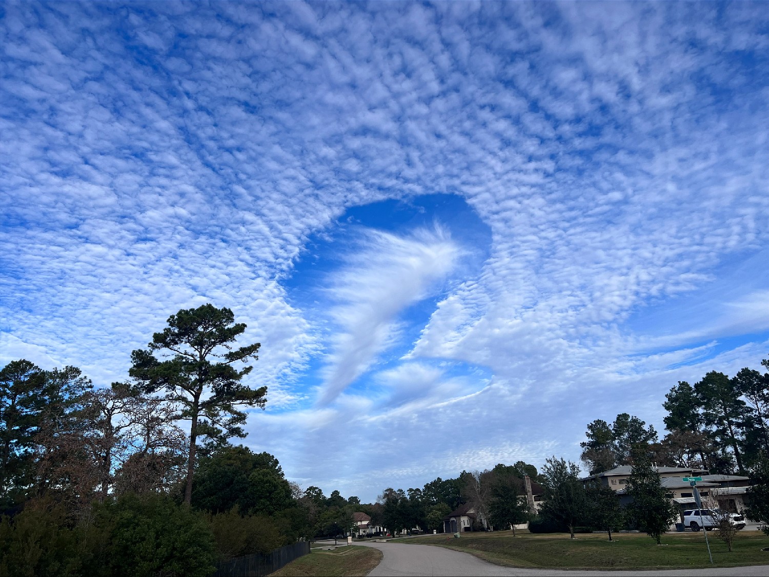Christmas Day forecast comes into better focus; a fallstreak hole over ...